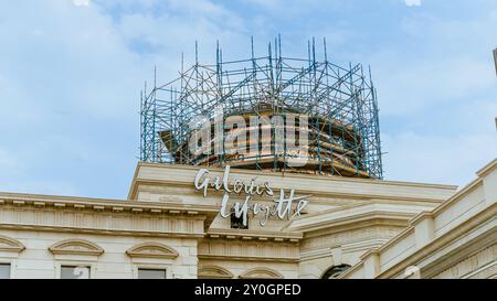 Doha, Qatar- 25082024: Modern city street. High quality photo Stock ...