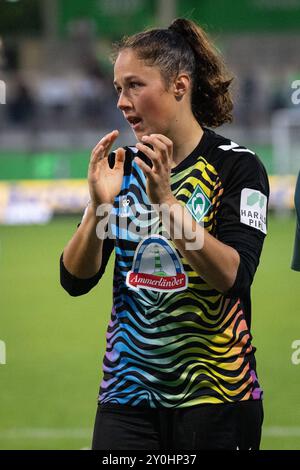 Goalkeeper Livia Peng (1 SV Werder Bremen) during her warm-up before ...