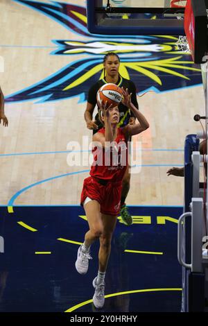 Indiana Fever guard Lexie Hull (10) dribbles the ball during the first ...