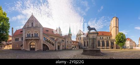 Braunschweig, Brunswick: square Burgplatz, Dankwarderode Castle, Town ...