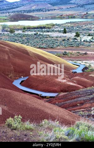A boardwalk leads through a section of painted hills in Oregon Stock ...