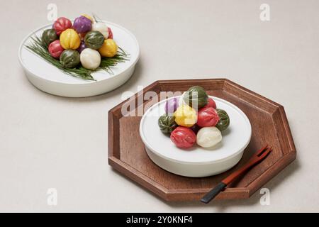 Fivecolored songpyeon plating Stock Photo - Alamy