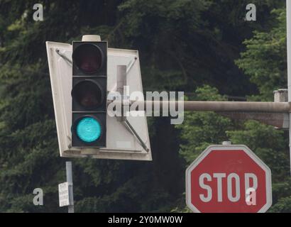 traffic management and road signs, visual information and warnings in ...