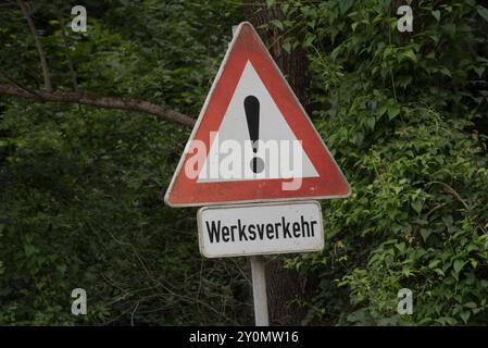 traffic management and road signs, visual information and warnings in ...