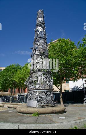 The "Blacksmith's Needle" sculpture, East Quayside, Newcastle upon Tyne ...