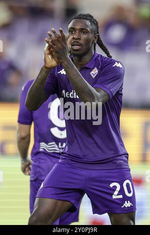 Fiorentina's Italian forward Moise Kean challenges for the ball with ...