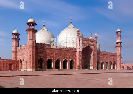 Minar-e-Pakistan monument and Badshahi Mosque, Lahore, Pakistan Stock ...