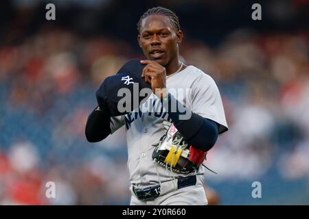 New York Yankees' Jazz Chisholm Jr. throws the ball before the start of MLB baseball game ...