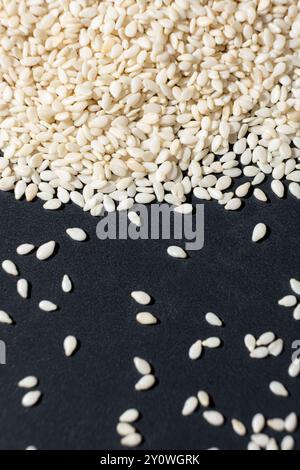 Macro kernels of white roasted sesame seeds Stock Photo - Alamy