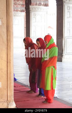 Modestly-dressed woman praying in mosque, Delhi, India Stock Photo - Alamy