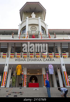 Buddhist Maha Vihara Temple, Wesak day Stock Photo - Alamy