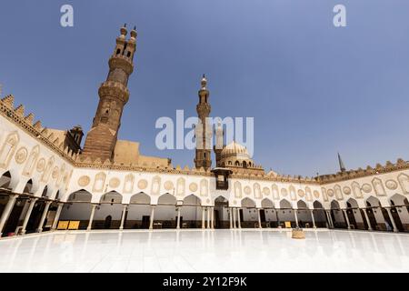 Al-Azhar Mosque, Azhar, courtyard with corridor, Islamic area in old ...