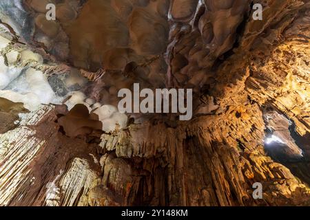 Surprise Grotto aka Hang Sung Sot in Ha Long Bay Stock Photo - Alamy