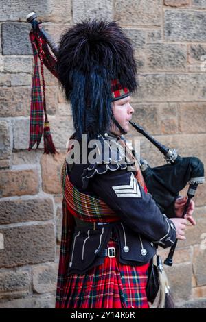 Scottish piper, Edinburgh Castle, 12th century, Edinburgh, Lowlands ...