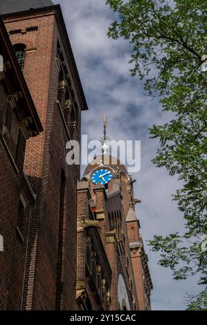 Modern building of the "Boijmans van Beuningen" museum depot with ...