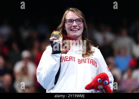 Great Britain's Rebecca Redfern with her Gold medal during the Women's ...