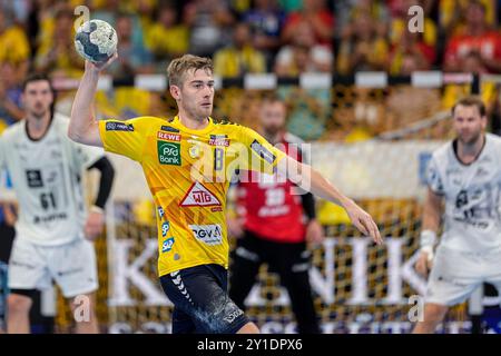 Tim Nothdurft (RNL, 8), am Ball, Einzelbild, Einzelfoto, Aktion, Action ...