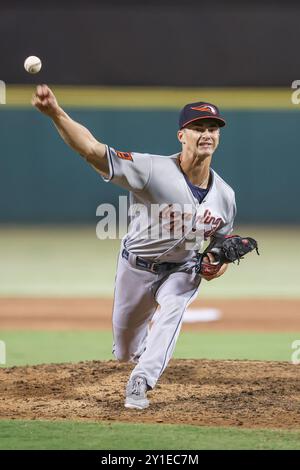 Bowling Green Hot Rods pitcher Gerlin Rosario (11) delivers a pitch ...