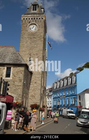 Looe town centre Stock Photo - Alamy