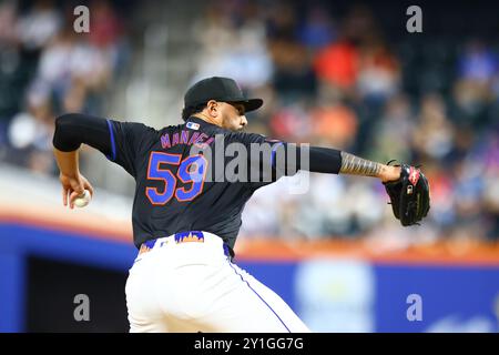 New York Mets pitcher Sean Manaea reacts after Cincinnati Reds' Austin ...