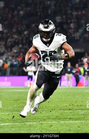Philadelphia Eagles running back Saquon Barkley attends warm ups before ...