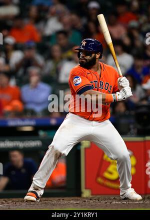 Houston Astros first base Jon Singleton (28) makes the play at first ...