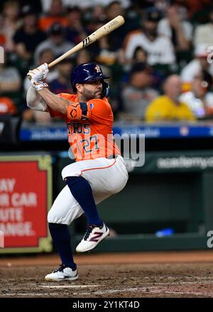 Houston Astros second base Jose Altuve (27) in the eighth inning during the MLB game between the ...