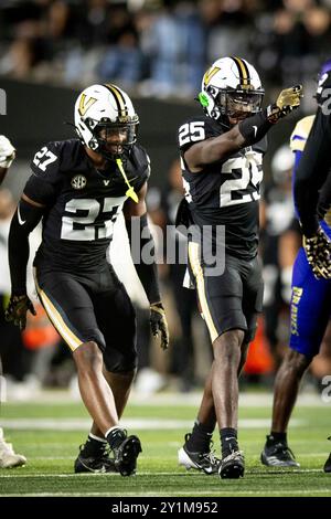Vanderbilt running back AJ Newberry, right, celebrates his touchdown ...