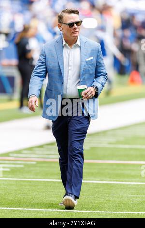 Indianapolis Colts general manager Chris Ballard hugs Indianapolis ...