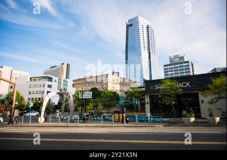 The Shake Shack in downtown Portland OR, USA Stock Photo - Alamy