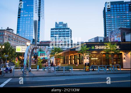 The Shake Shack in downtown Portland OR, USA Stock Photo - Alamy