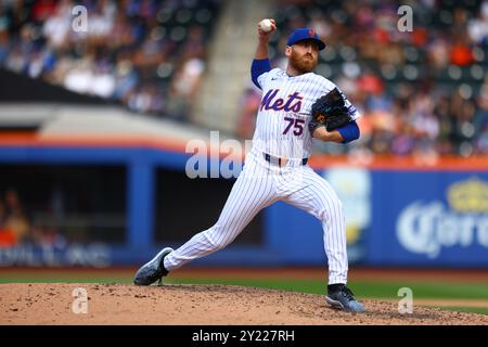 New York Mets' Reed Garrett pitches during the first inning of a ...