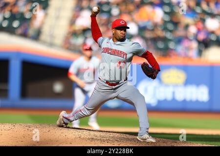 Cincinnati Reds' Alexis Diaz throws during a baseball game against the ...