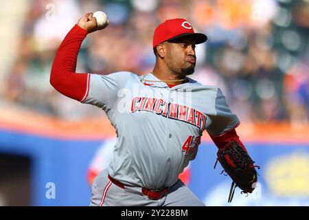 Cincinnati Reds' Alexis Diaz throws during a baseball game against the ...