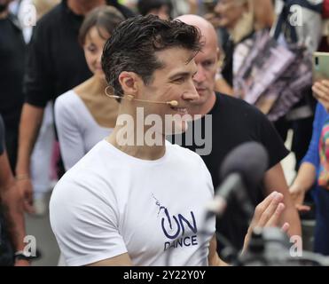 Roberto Bolle hold a dance master class for two thousand male and ...