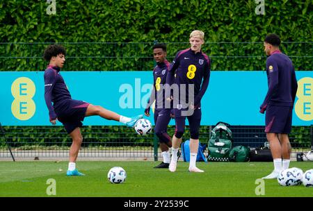 England's Morgan Gibbs-White (right) and Taylor Harwood-Bellis (centre ...