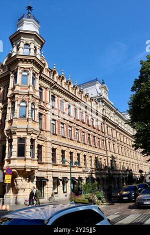The building at the corner of Kluuvikatu street and Pohjoisesplanadi ...