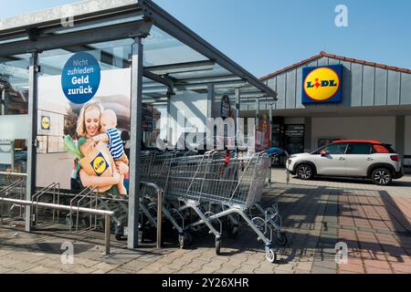 Lidl Supermarket Germany Parking place Cars Stock Photo - Alamy