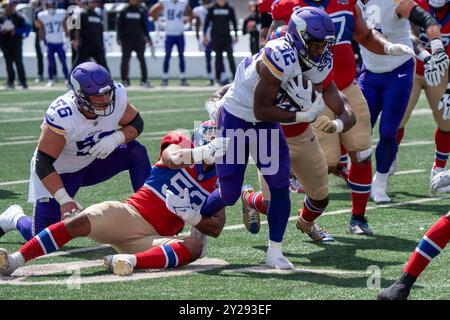 New York Giants linebacker Ty Summers (47) reacts after an NFL football ...