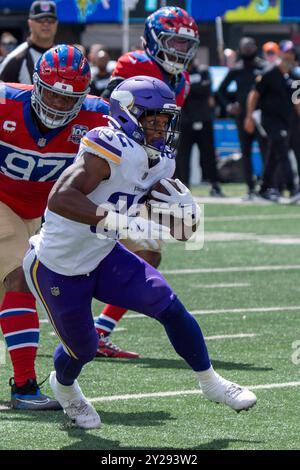 Minnesota Vikings running back Ty Chandler (32) plays against the Las ...