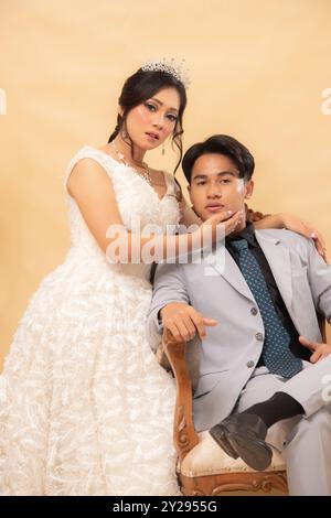 Female arm in suit hold silver pen and pad Stock Photo - Alamy