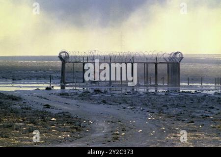 Kuwait Destroyed Burgan Oil Field - Retreating Iraqi Military set Fire ...