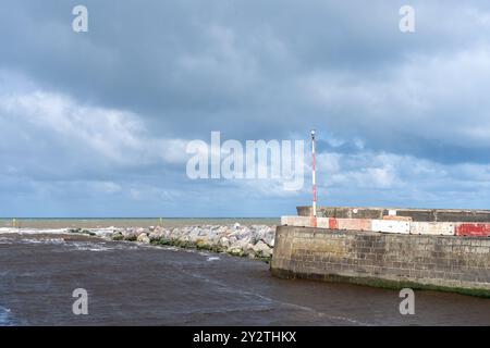 Aberaeron coastal defence scheme work underway to increase the town's ...