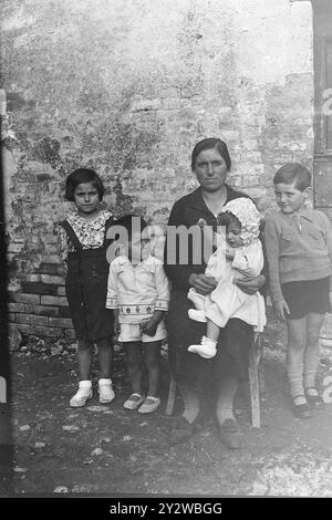 Trevinano: vita rurale nel piccolo paese negli anni '30 Stock Photo - Alamy