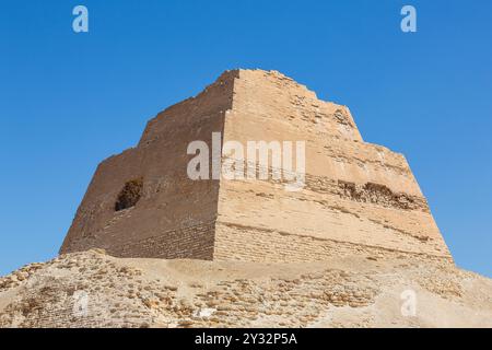 Egypt, Meidum, king Seneferu pyramid, rest of casing Stock Photo - Alamy