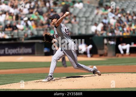 Detroit Tigers pitcher Brant Hurter throws against the Texas Rangers in ...