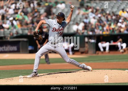 Detroit Tigers pitcher Brant Hurter throws against the Cincinnati Reds ...