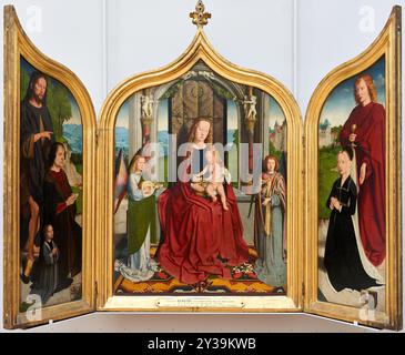 Triptych of the Sedano family, c. 1495, Louvre Gerard David Stock Photo ...
