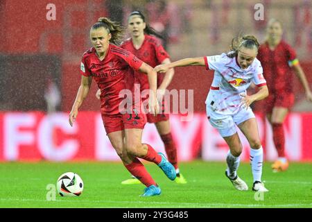 Tackle Lou-Ann Joly (RB Leipzig, 6), Arianna Caruso (FC FC Bayern ...