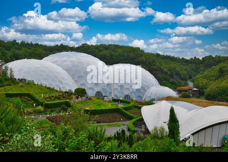 A scenic view of the Eden Project, featuring large geodesic domes ...